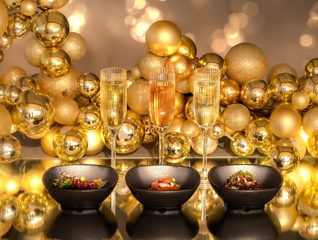 St. George Lycabettus: Champagne nights, city lights και η τέχνη του ...